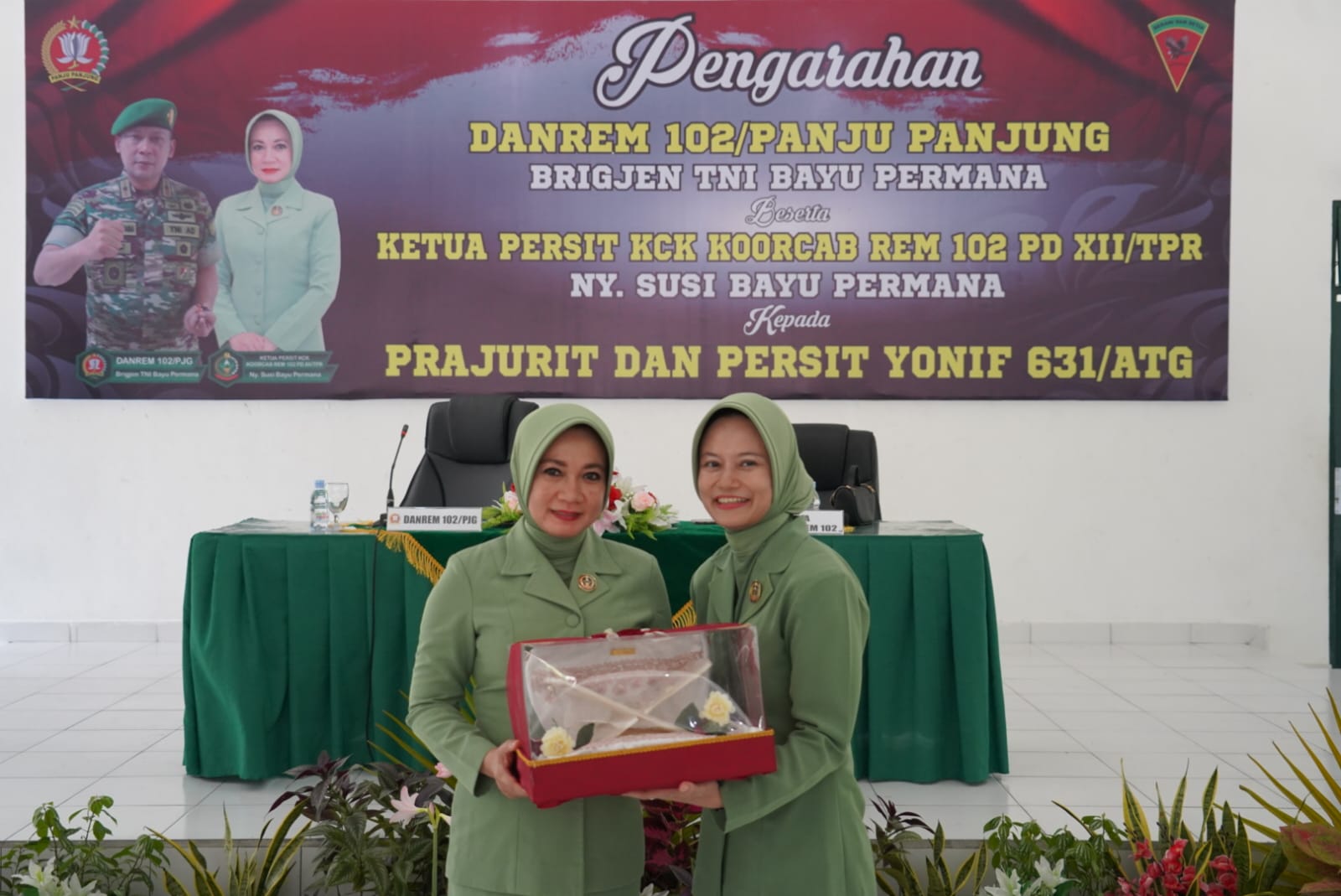 Pamit, Danrem 102/Pjg Beserta Ketua Persit KCK Koorcab Rem 102 PD XII/Tpr Kunker ke Yonif 631 ...
