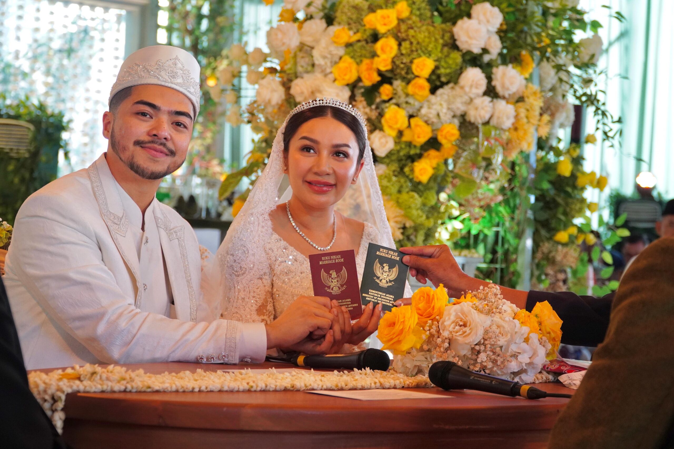 Aburizal Bakrie dan Menpora Hadiri Acara Pernikahan Putri H Abdul Rasyid - Kalteng.co - Selalu ...