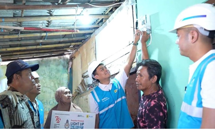 Sambut HUT RI Ke-79, Sebanyak 7.357 Keluarga Kurang Mampu Dapat Donasi Sambung Listrik Gratis ...